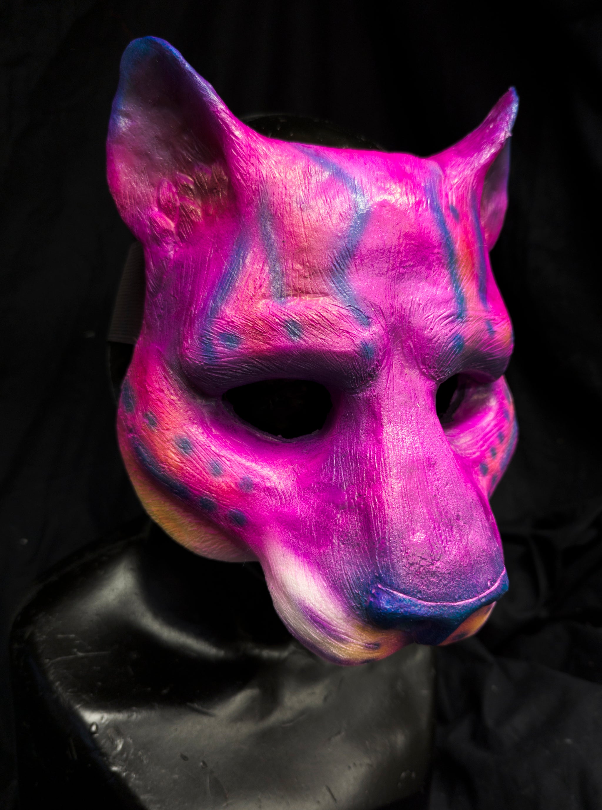 Custom painted LARP mask – Runaway Workshop