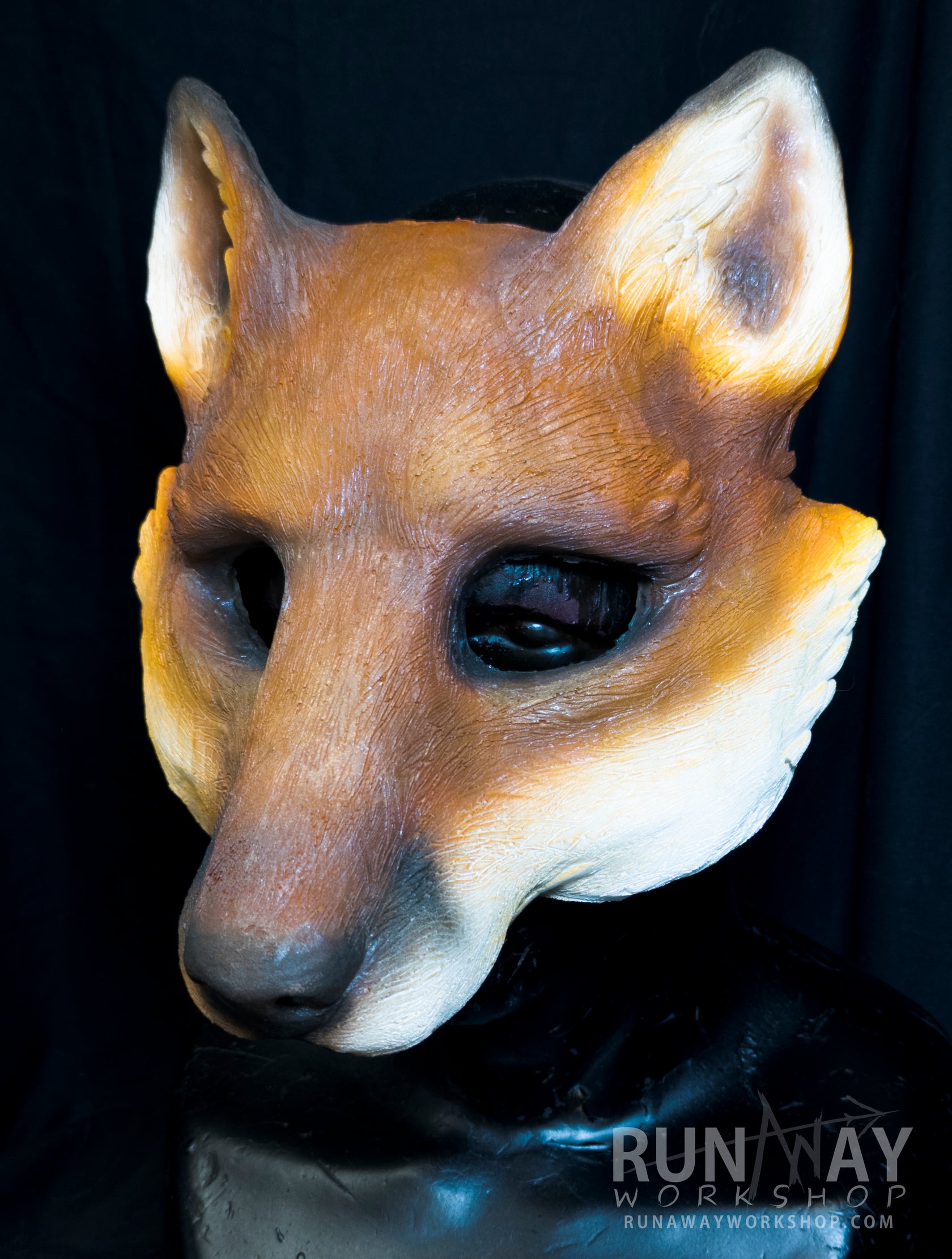 Custom painted LARP mask – Runaway Workshop